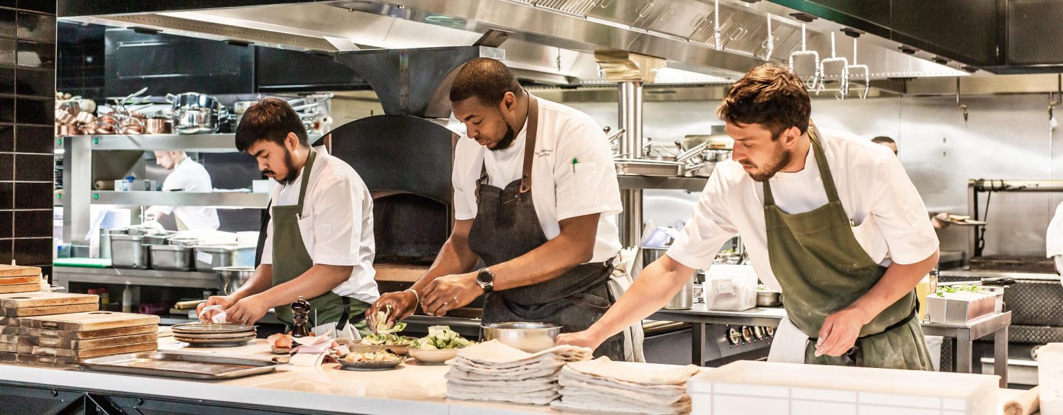 Chef Adalah : Pengertian dan Jenjang Karier Chef Professional